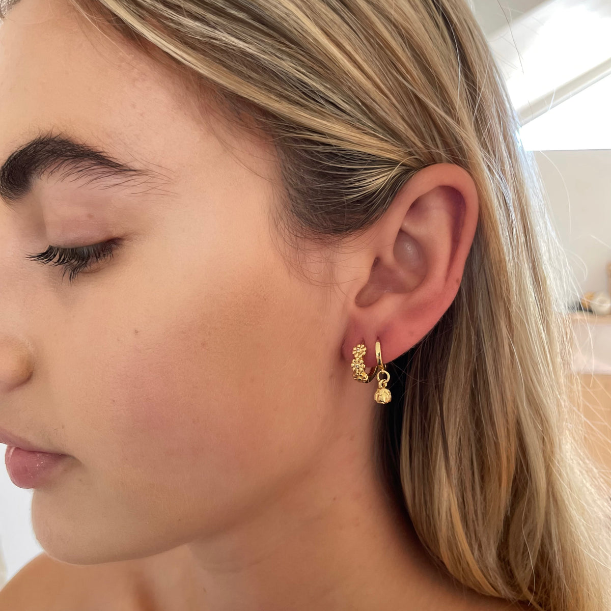 Tiny Protea Huggie – TheBlondeChaos